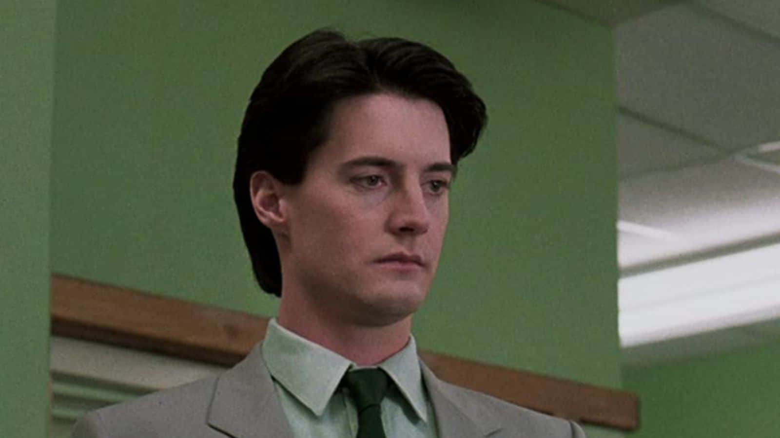 10 Crazy Good Movies Where Aliens Pretend To Be Humans - Finance Quick Fix